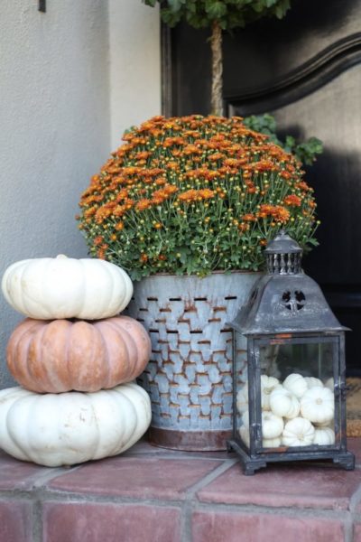 9 different ways to to decorate for fall using olive buckets! - Lolly Jane